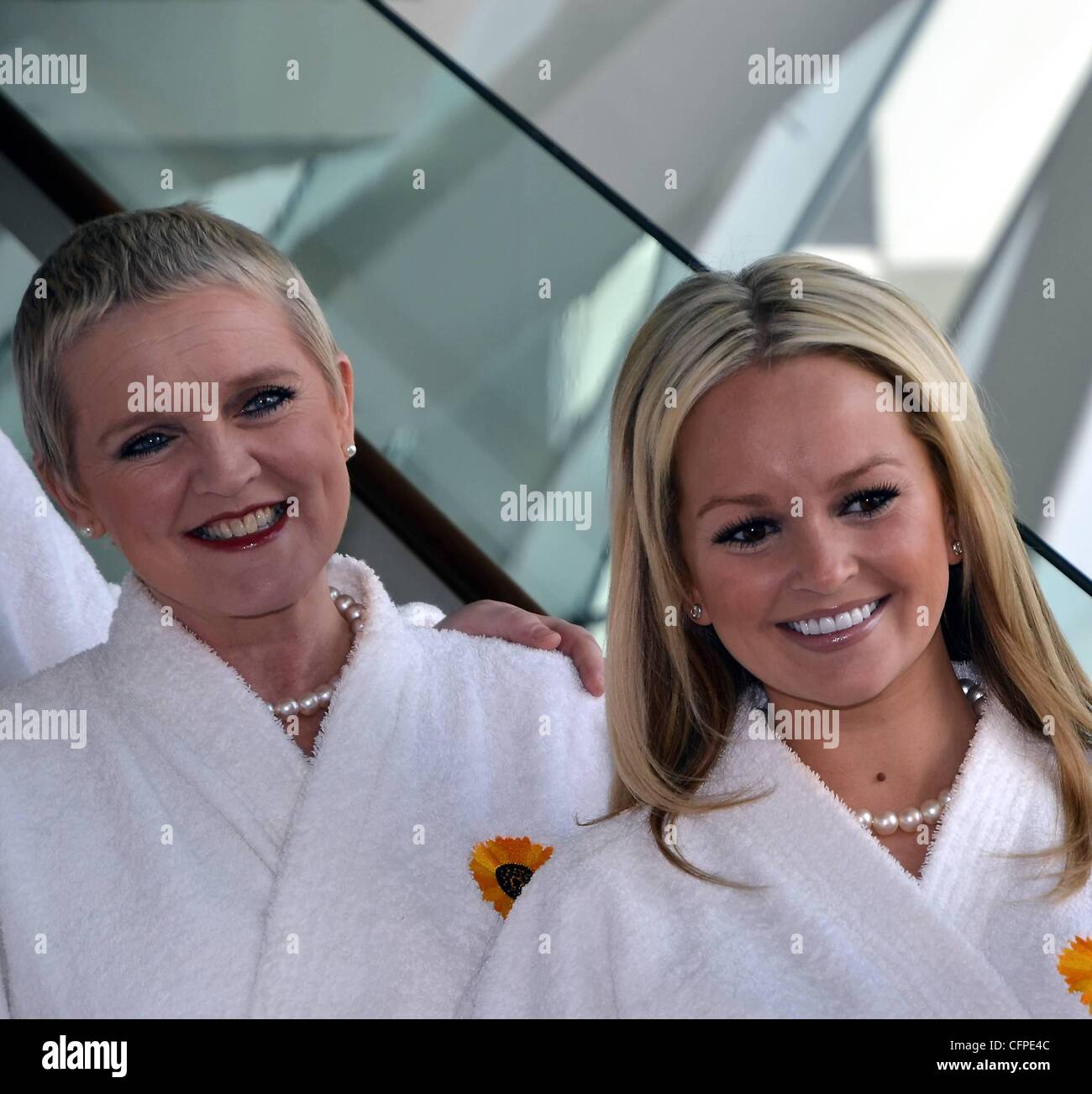 Starten Sie Bernie Nolan, Jennifer Ellison The Calendar Girls ...