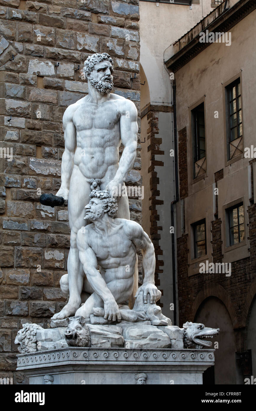 Die Statue des Herkules und Grab von Baccio Bandinelli vorne auf den ...