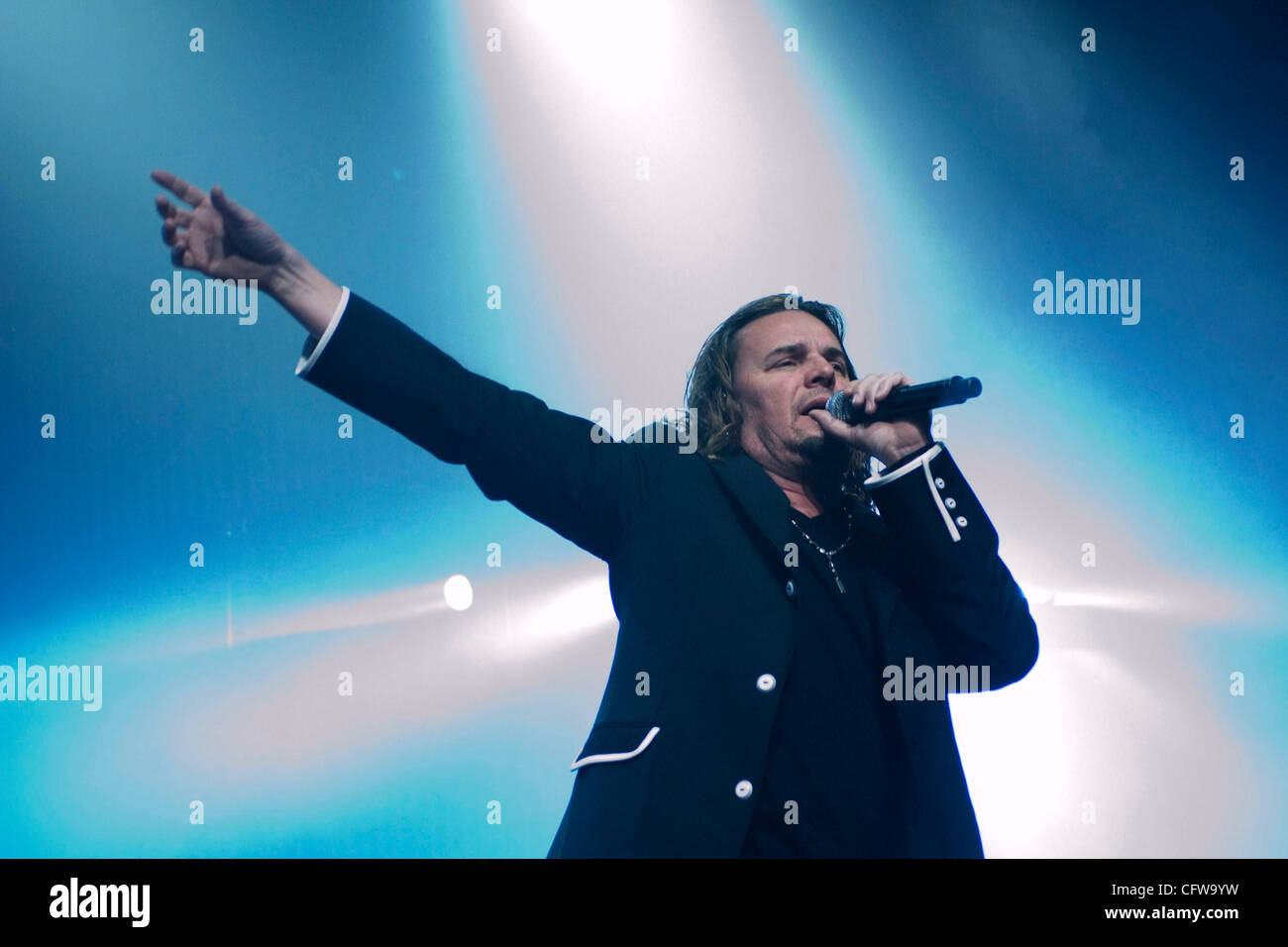 Mexican band mana lead singer -Fotos und -Bildmaterial in hoher ...