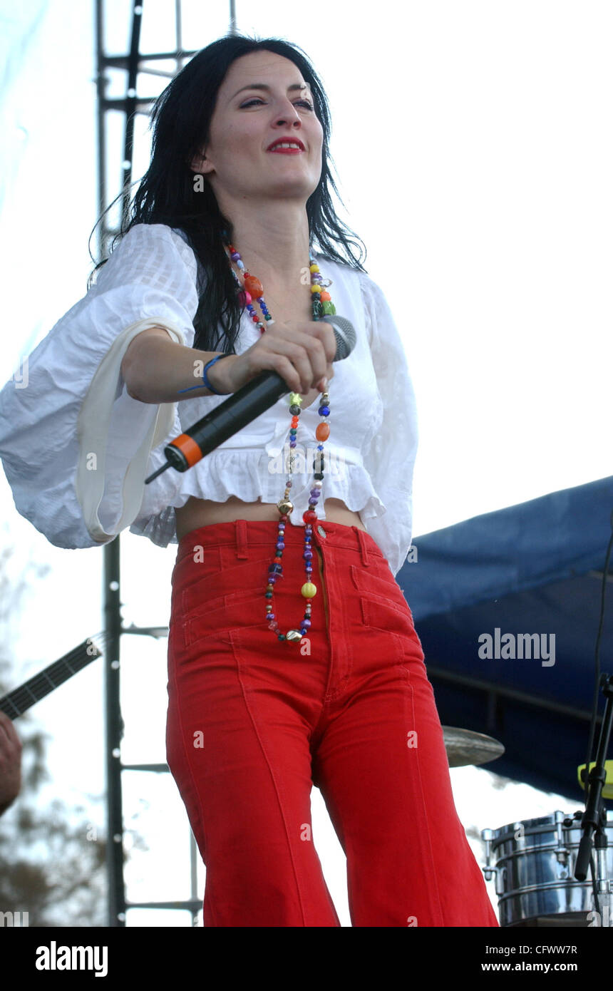 10. März 2007; Sunrise, FL, USA; Musiker YERBA BUENA spielen live als ...