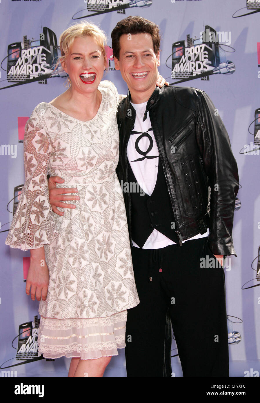Ioan gruffudd alice evans -Fotos und -Bildmaterial in hoher Auflösung ...