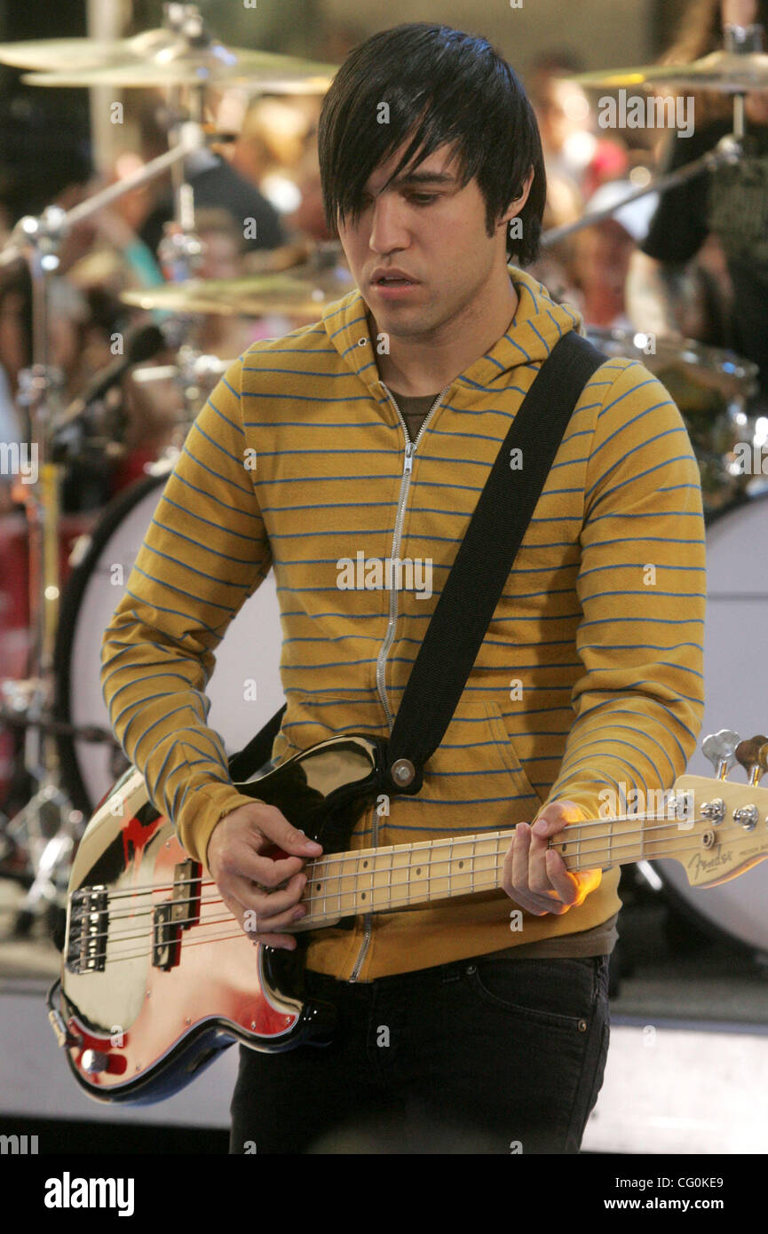 6. Juli 2007 - New York, NY, USA-Bassist PETE WENTZ, von der Band "Fall ...