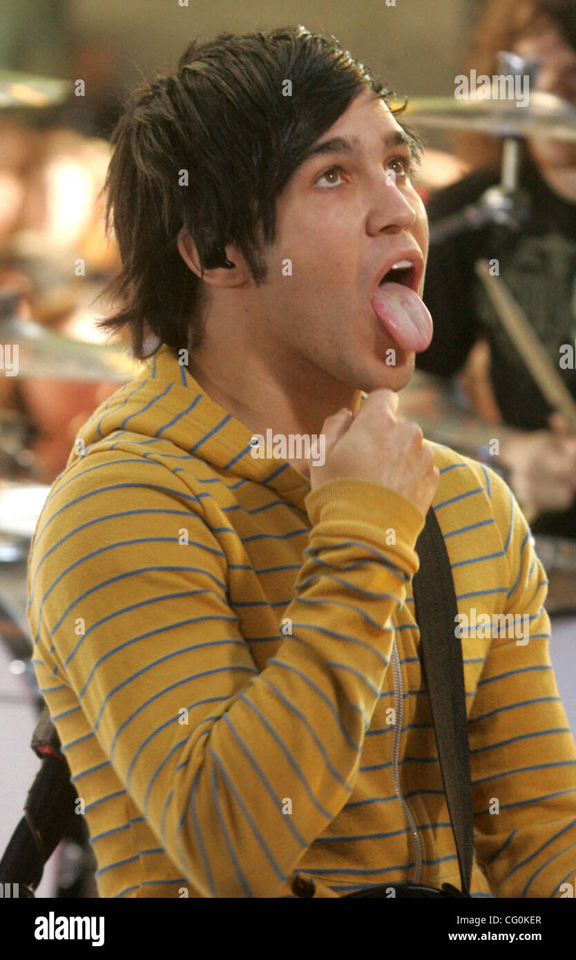 6. Juli 2007 - New York, NY, USA-Bassist PETE WENTZ, von der Band "Fall ...