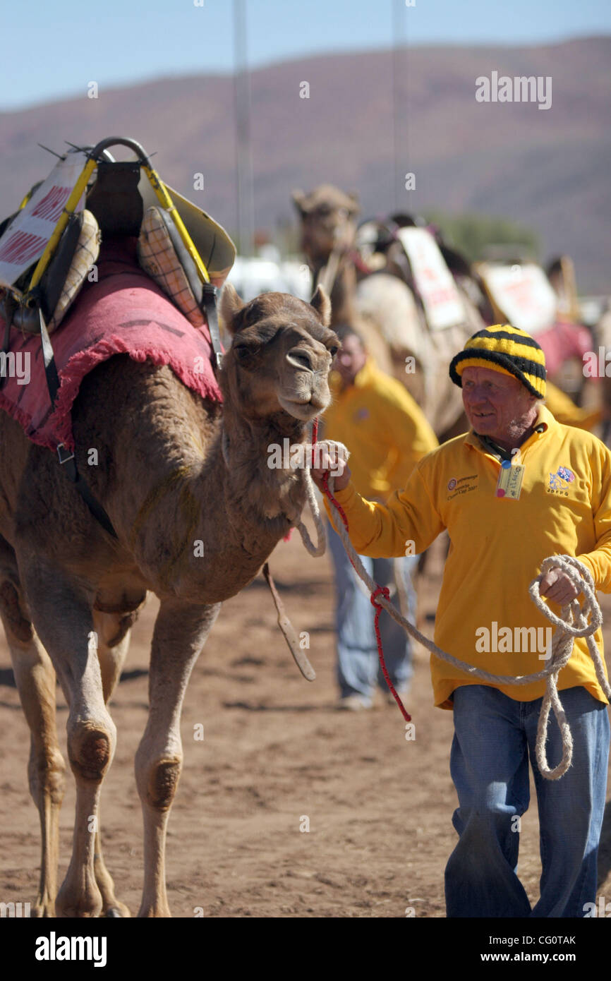 Alice springs australia camel race -Fotos und -Bildmaterial in hoher ...