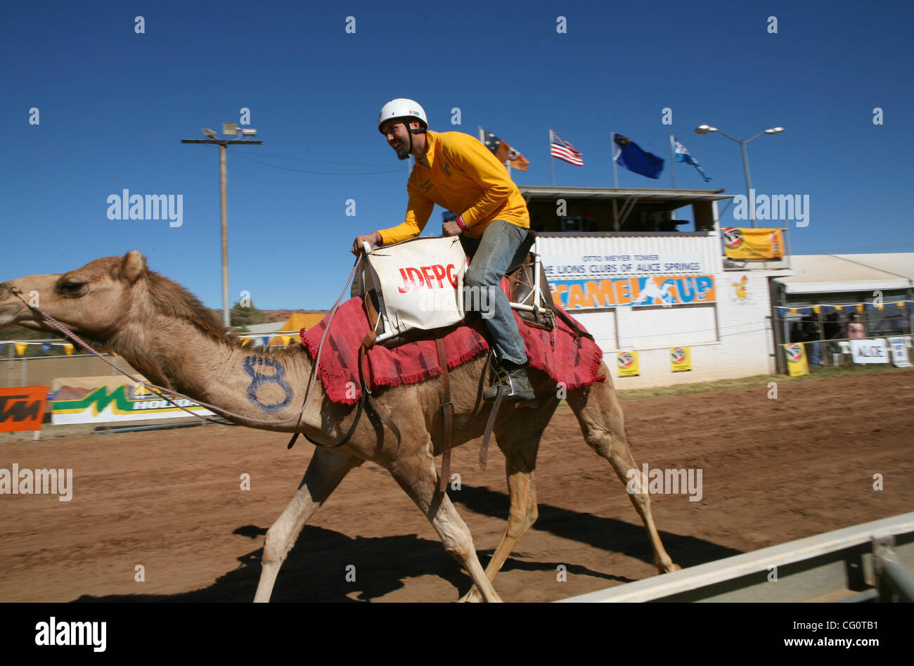 Alice springs australia camel race -Fotos und -Bildmaterial in hoher ...