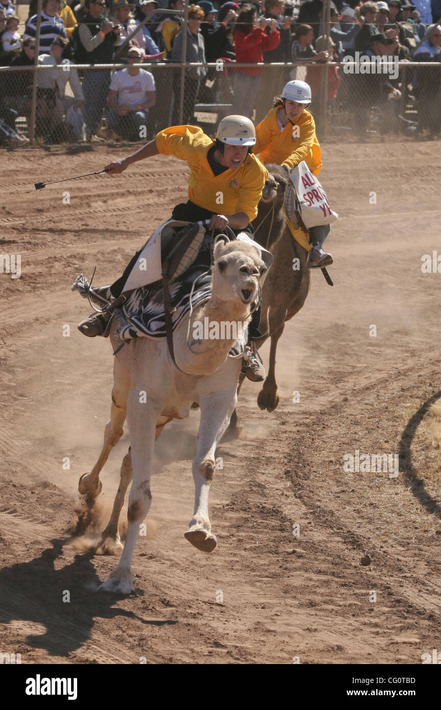 Alice springs australia camel race -Fotos und -Bildmaterial in hoher ...