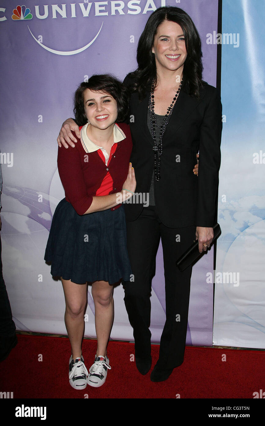 Mae Whitman und Lauren Graham NBC Universal 2011 Winter TCA Press Tour ...
