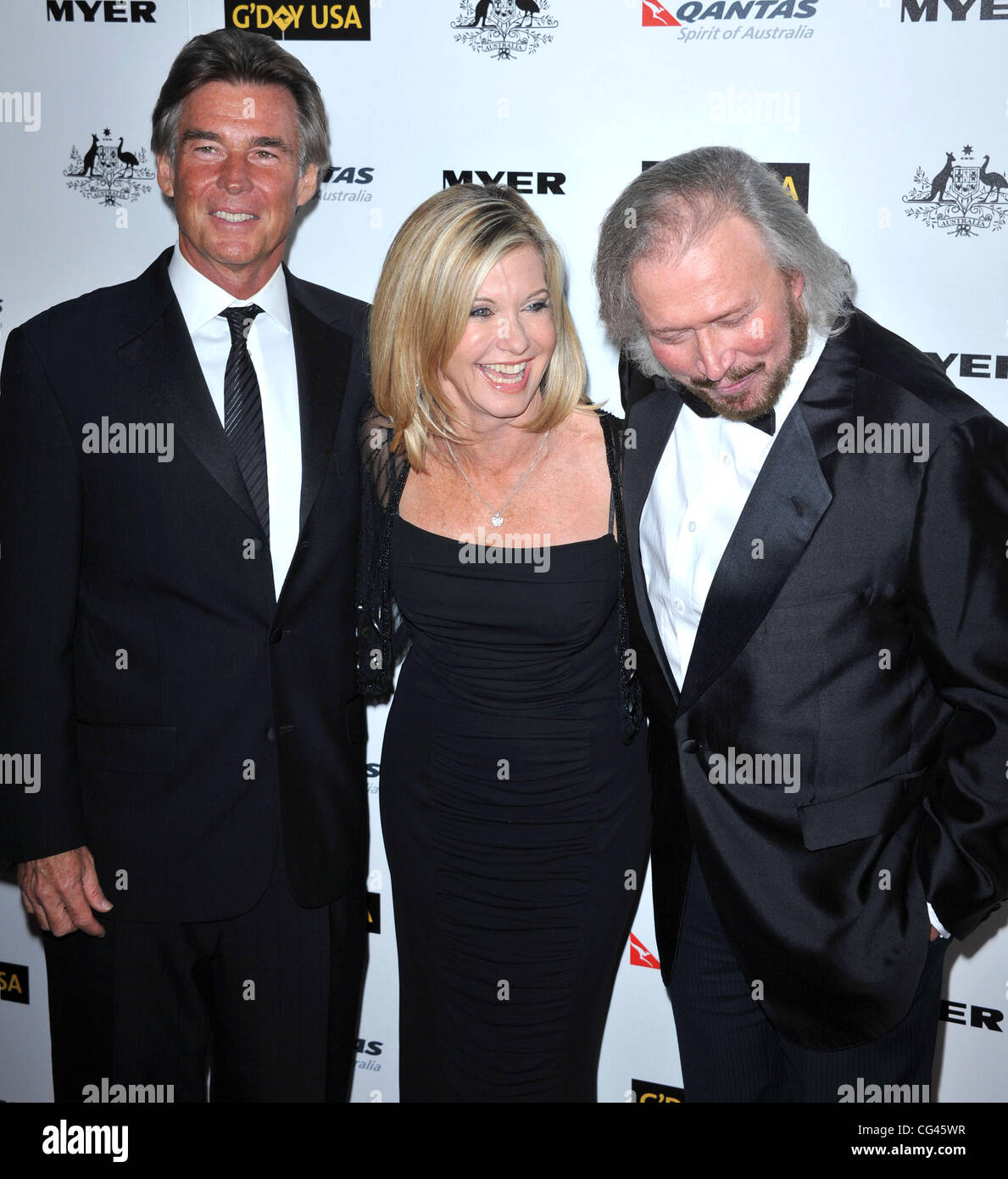 Olivia Newton-John und ihr Mann John Easterling mit Barry Gibb 2011 G ...
