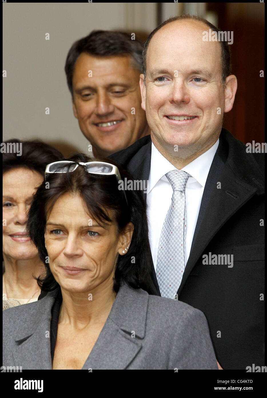 Prince Albert II De Monaco und Prinzessin Stephanie veranstalten ein ...