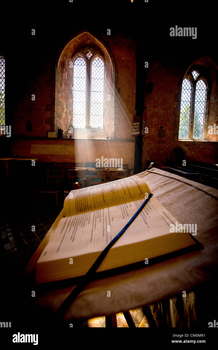 Rednerpult kirche -Fotos und -Bildmaterial in hoher Auflösung – Alamy
