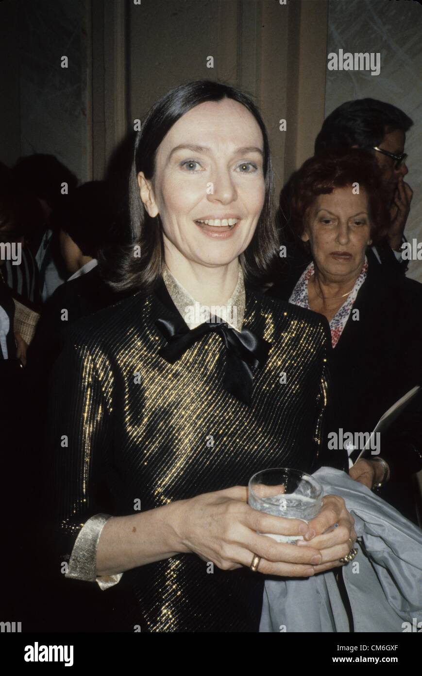 Helen gallagher -Fotos und -Bildmaterial in hoher Auflösung – Alamy