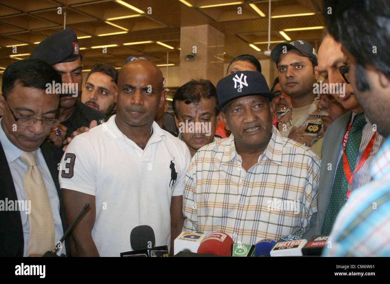 Sri lanka sanath jayasuriya -Fotos und -Bildmaterial in hoher Auflösung ...