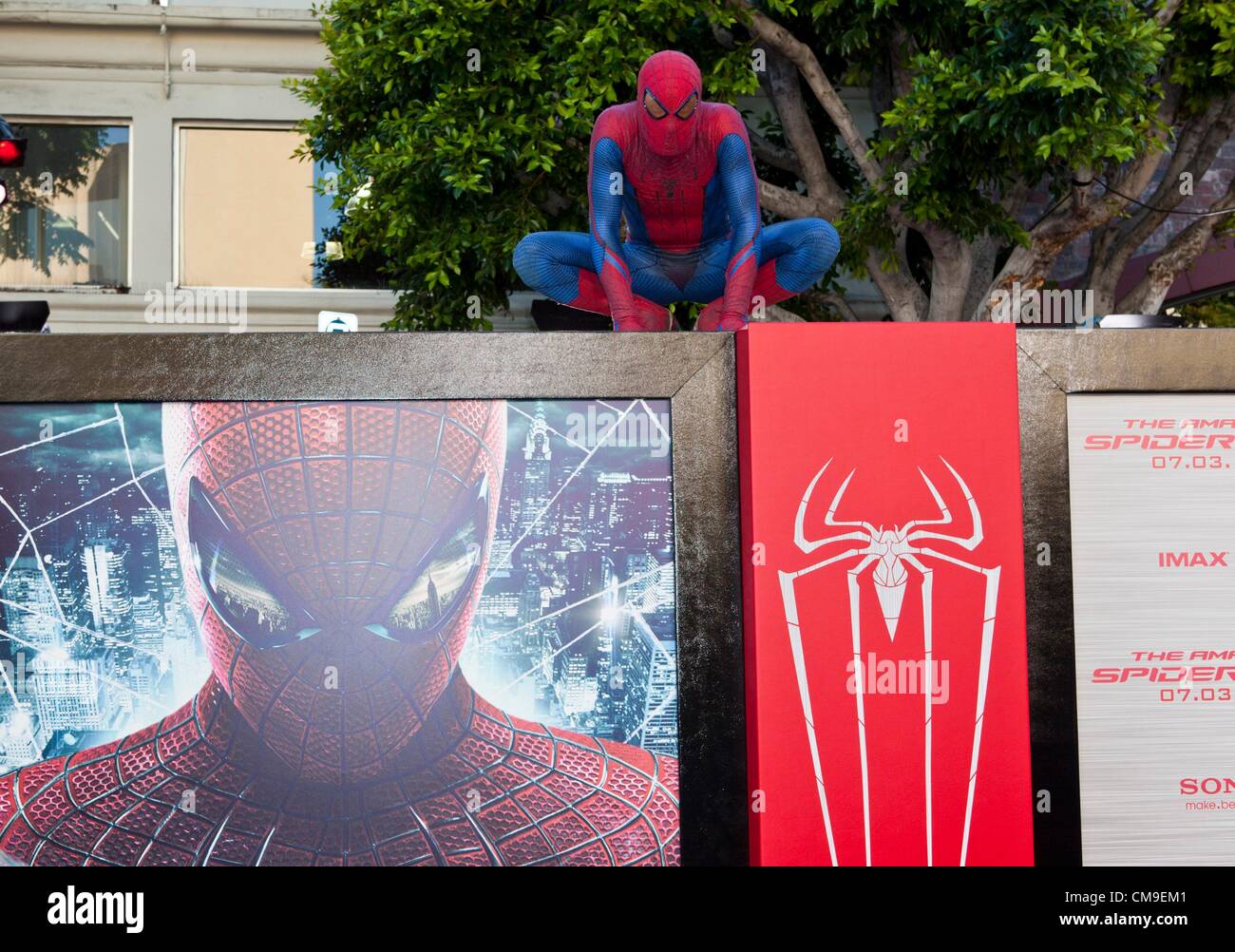 Spider-Man im Ankunftsbereich für THE AMAZING SPIDER-MAN-Premiere ...