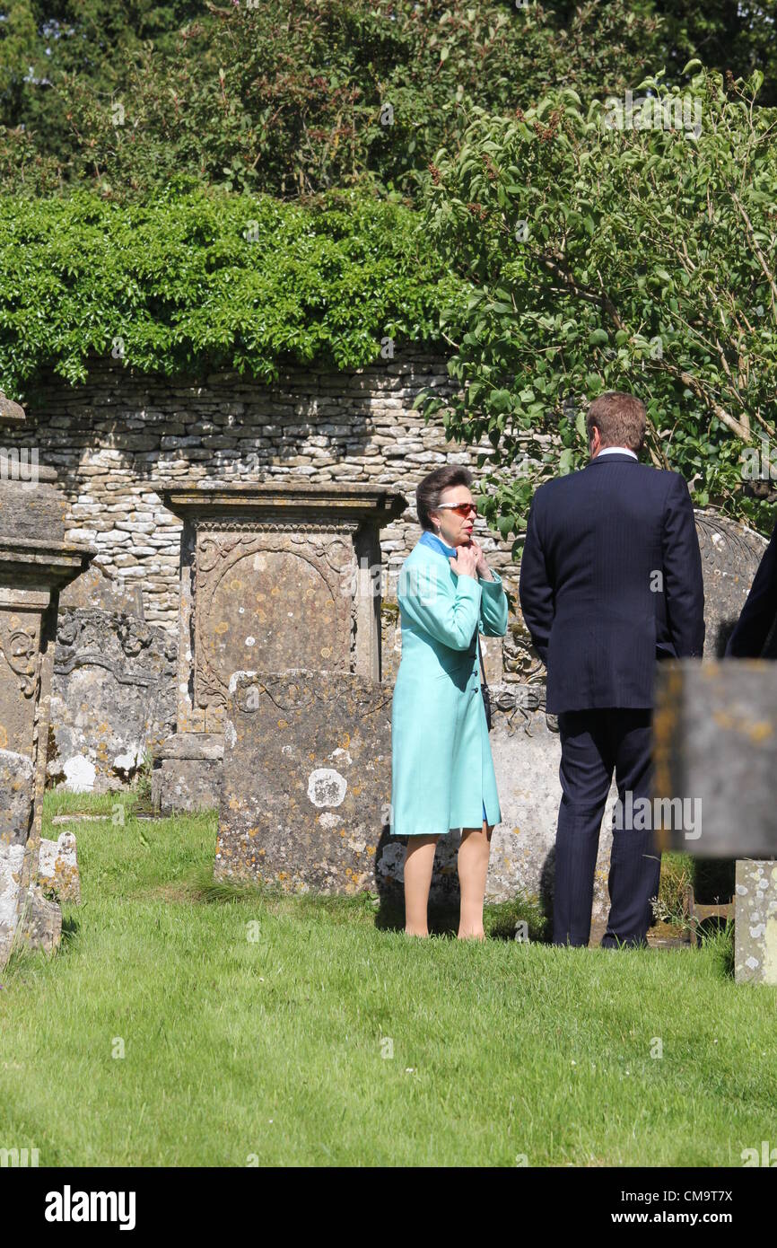 Isla phillips and princess anne -Fotos und -Bildmaterial in hoher ...