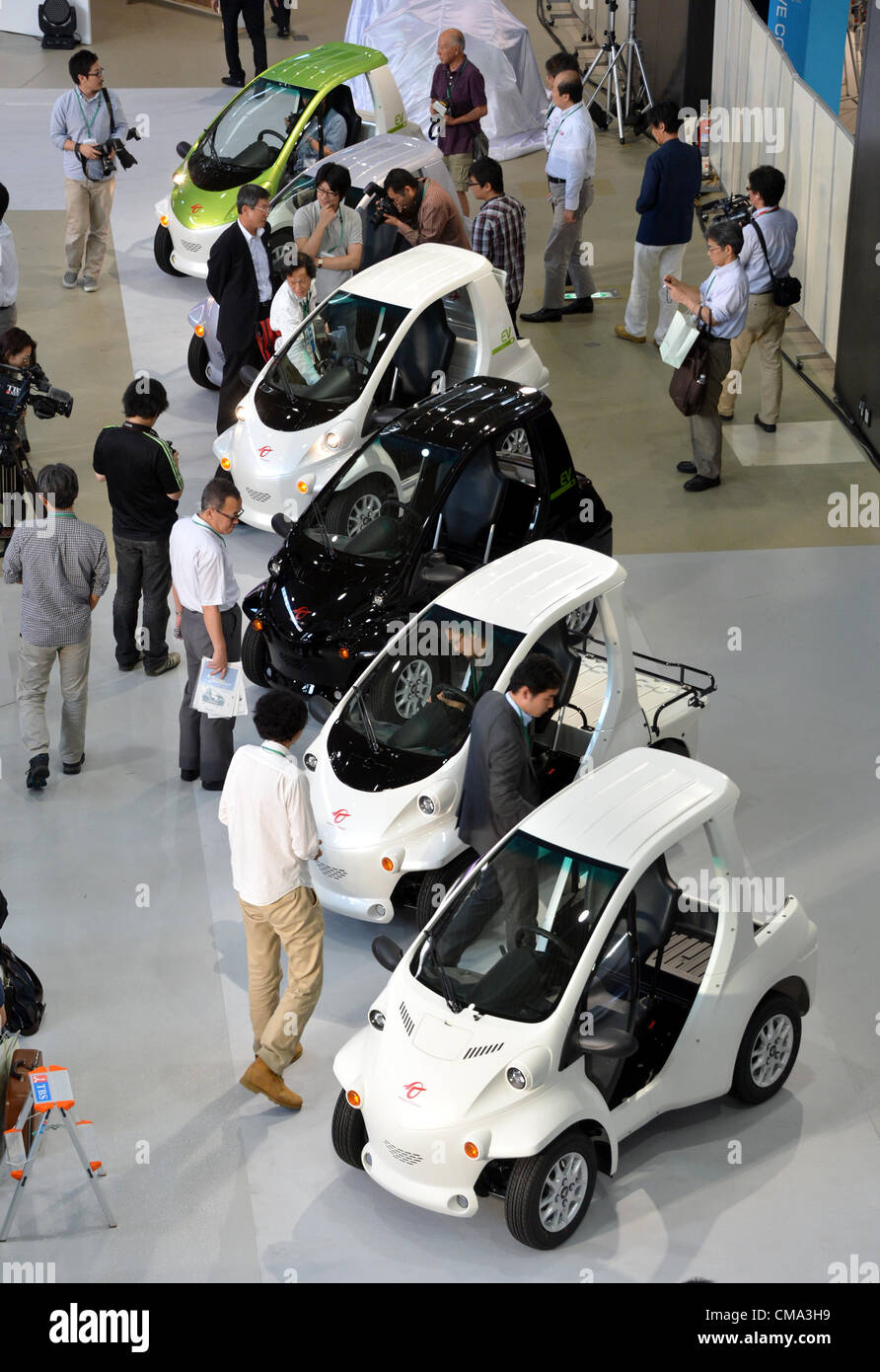 2. Juli 2012, gibt Tokyo, Japan - Toyota COMS, brandneue einsitzigen ...