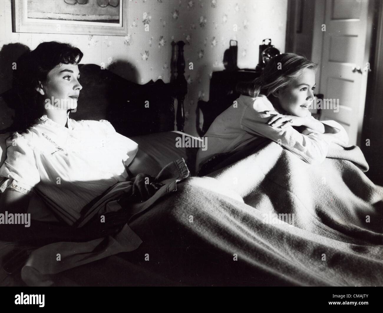 SANDRA DEE mit Jean Simmons.AKA Alexandra Zuck.Until sie Sail.still ...