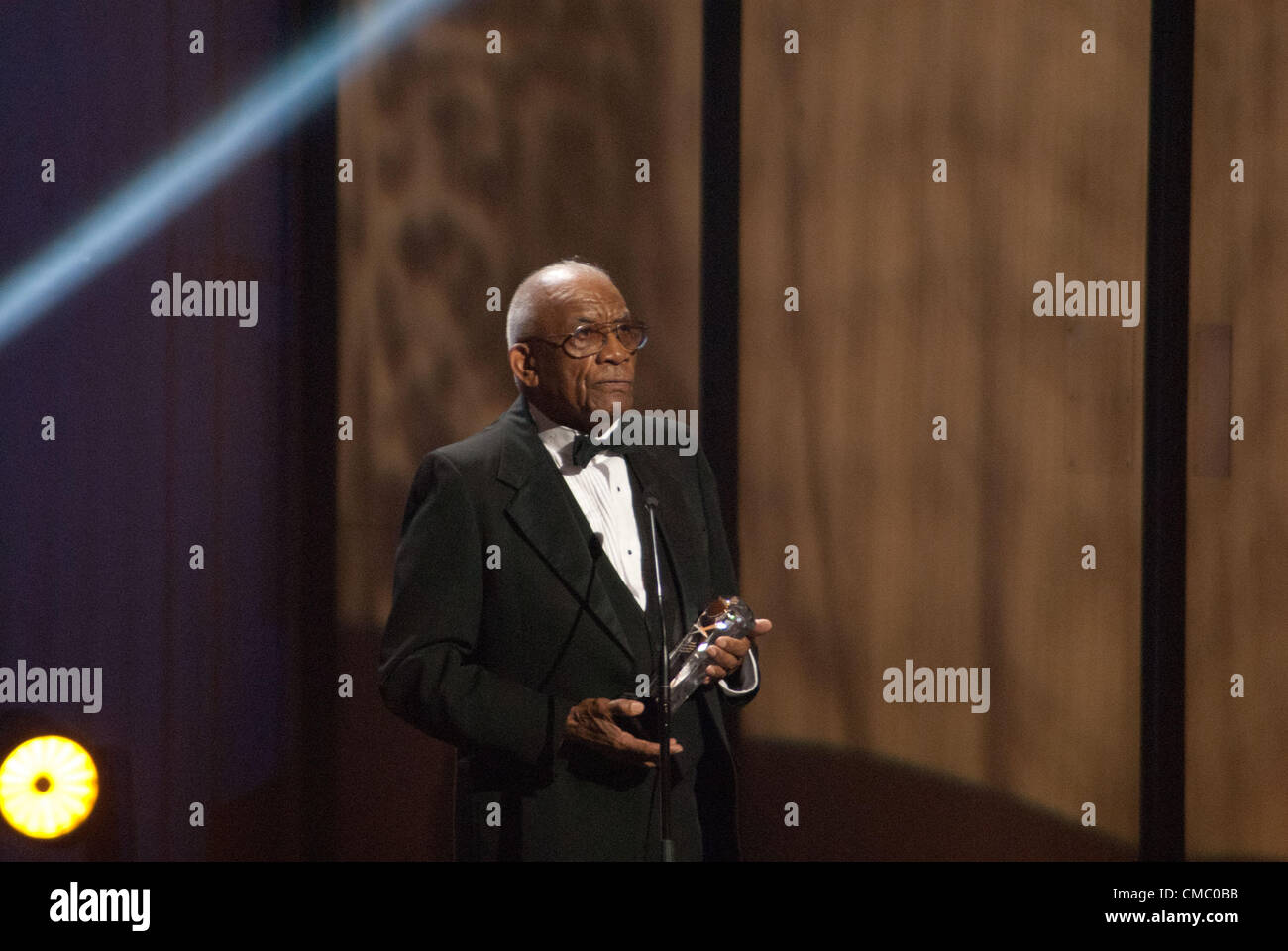 Am 13. Juli wurde Trainer Ed Temple eines einer elitären Gruppe, wenn ...