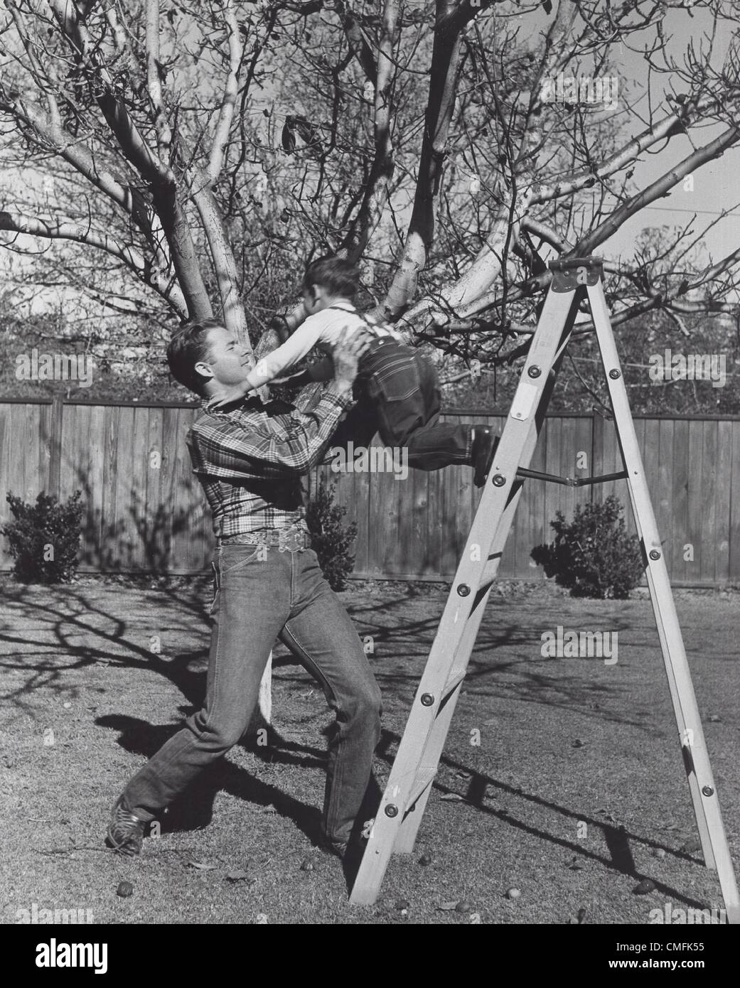 AUDIE MURPHY mit Sohn Terry Michael Murphy. 1954. (Kredit-Bild: © Larry ...