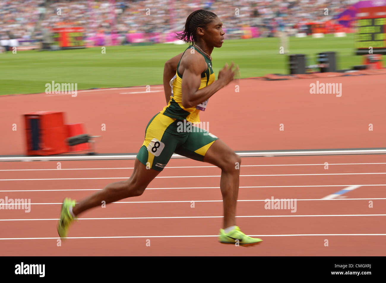LONDON, ENGLAND - 8 AUGUST Caster Semenya of South Africa in den Frauen ...