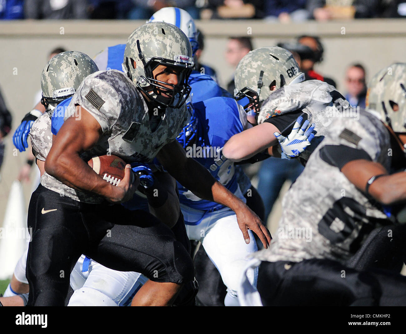 Colorado Springs, Colorado, USA. 2. November 2013. Armee Runningback ...