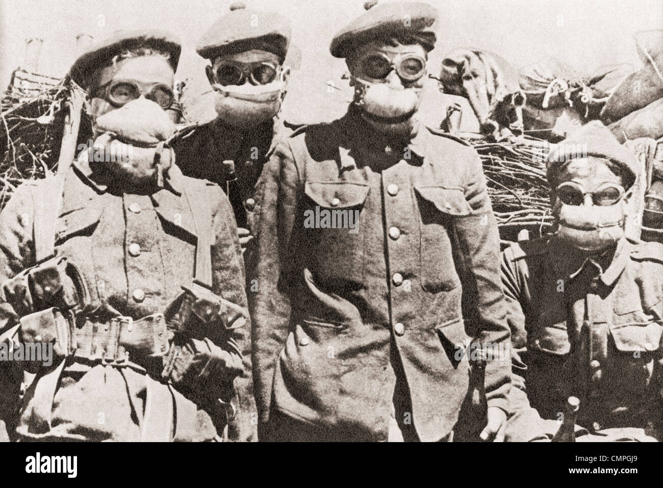 Soldiers gas masks -Fotos und -Bildmaterial in hoher Auflösung – Alamy