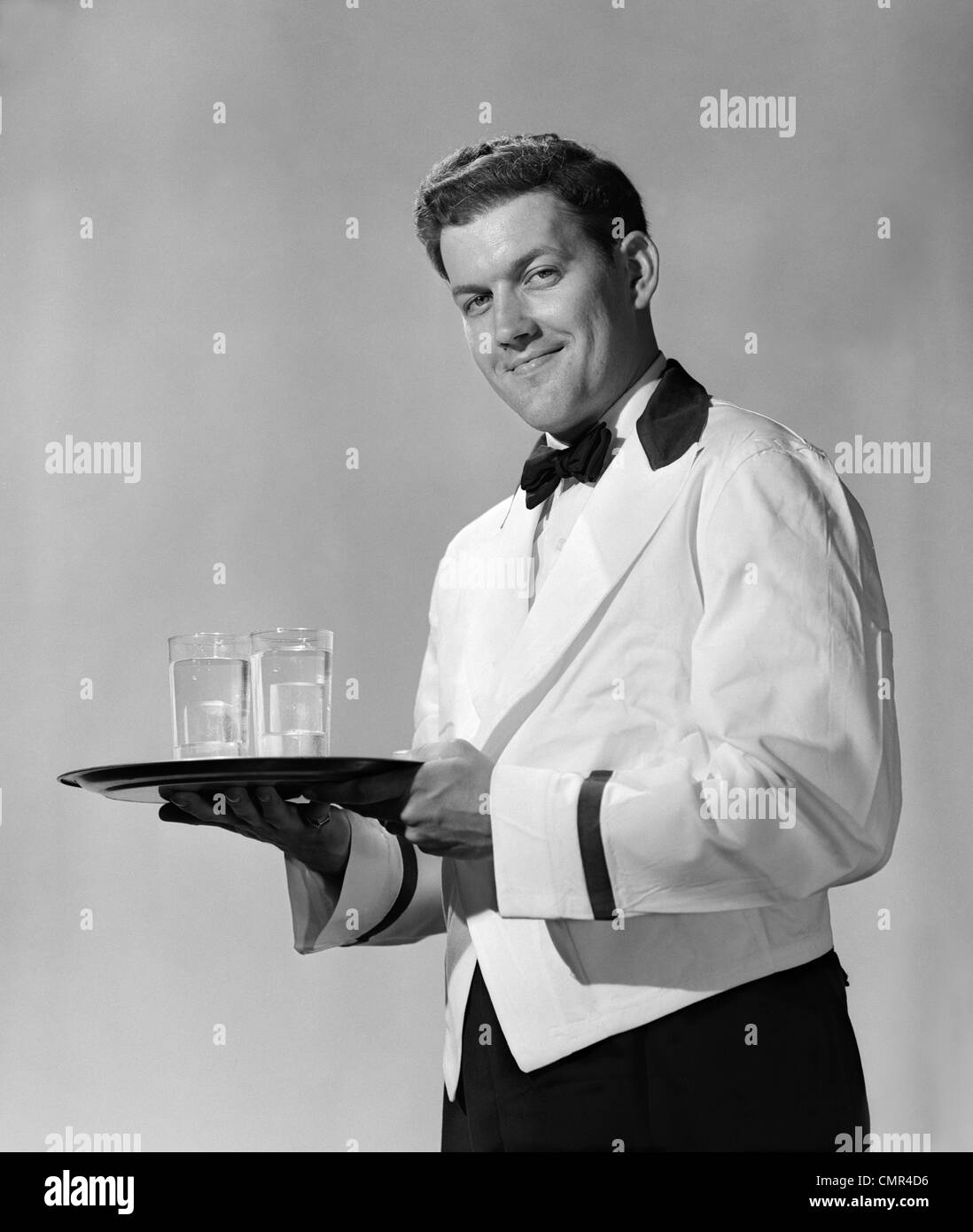 Schwarze jacke kellner Schwarzweiß-Stockfotos und -bilder - Alamy