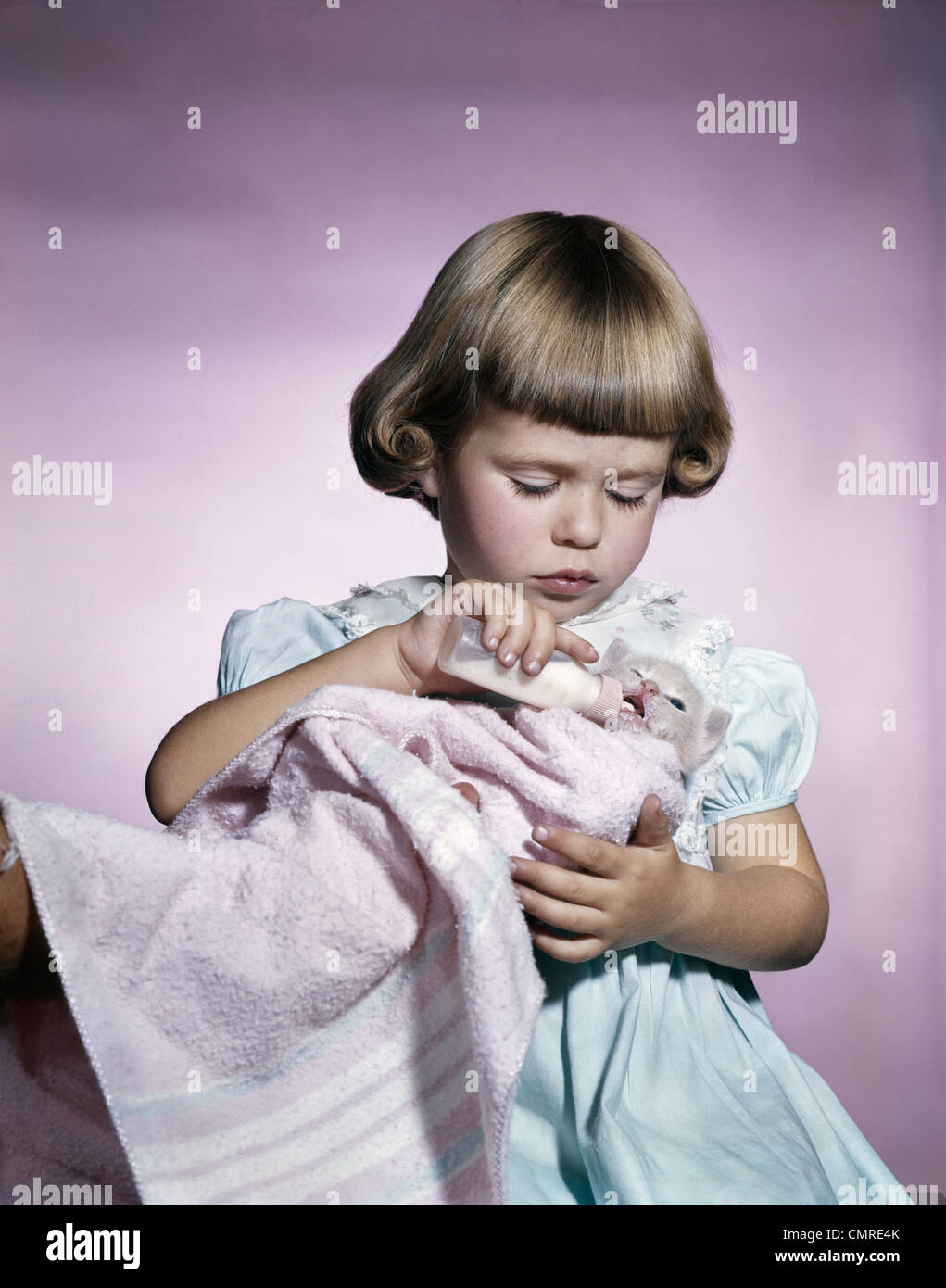 Bottle Of Milk 1950s Stockfotos und -bilder Kaufen - Alamy