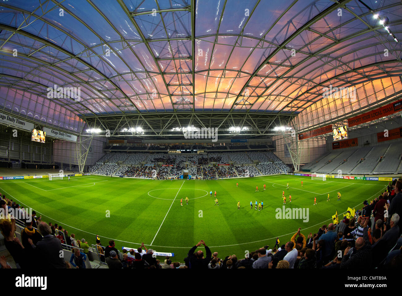 Fußballspiel, Forsyth Barr Stadium, Dunedin, Südinsel, Neuseeland ...