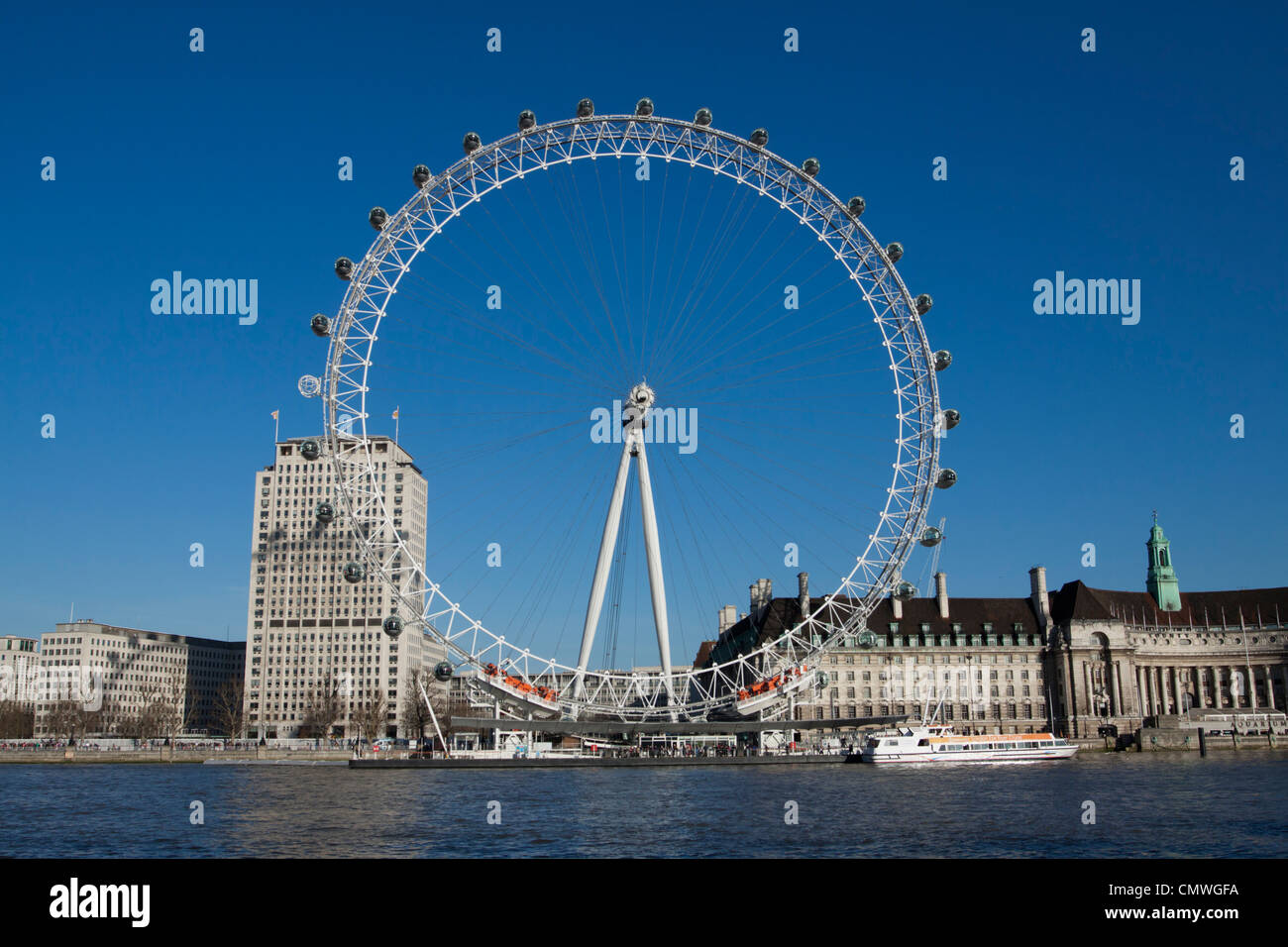 Shell Centre, London Eye & Aquarium auf der Themse, Southbank, London ...