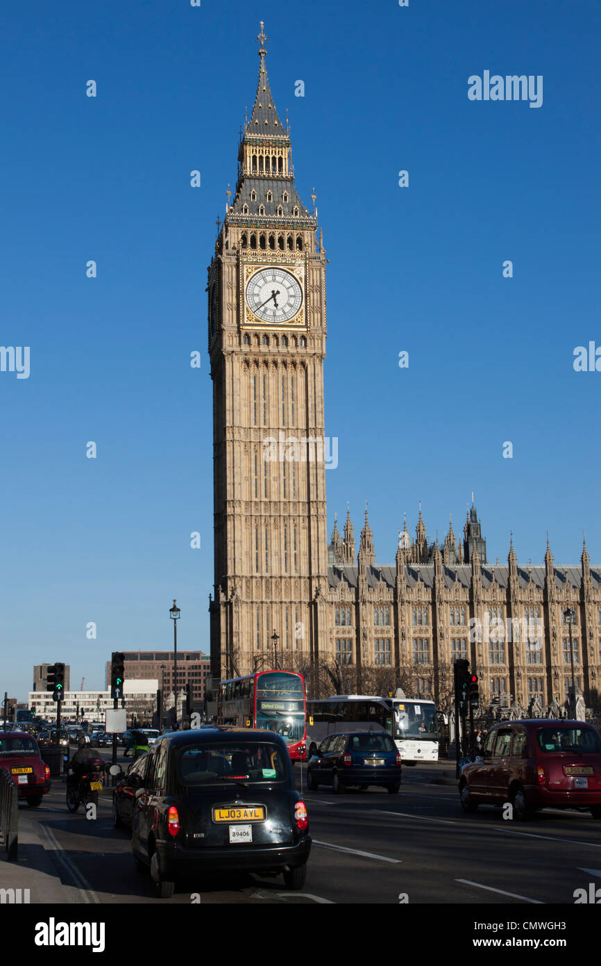Big ben mit dem taxi -Fotos und -Bildmaterial in hoher Auflösung – Alamy