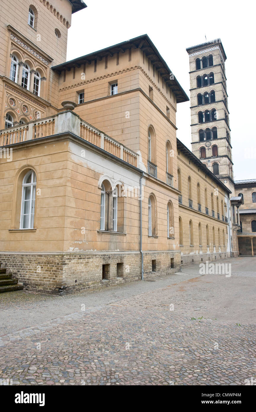 Kurze breite -Fotos und -Bildmaterial in hoher Auflösung – Alamy