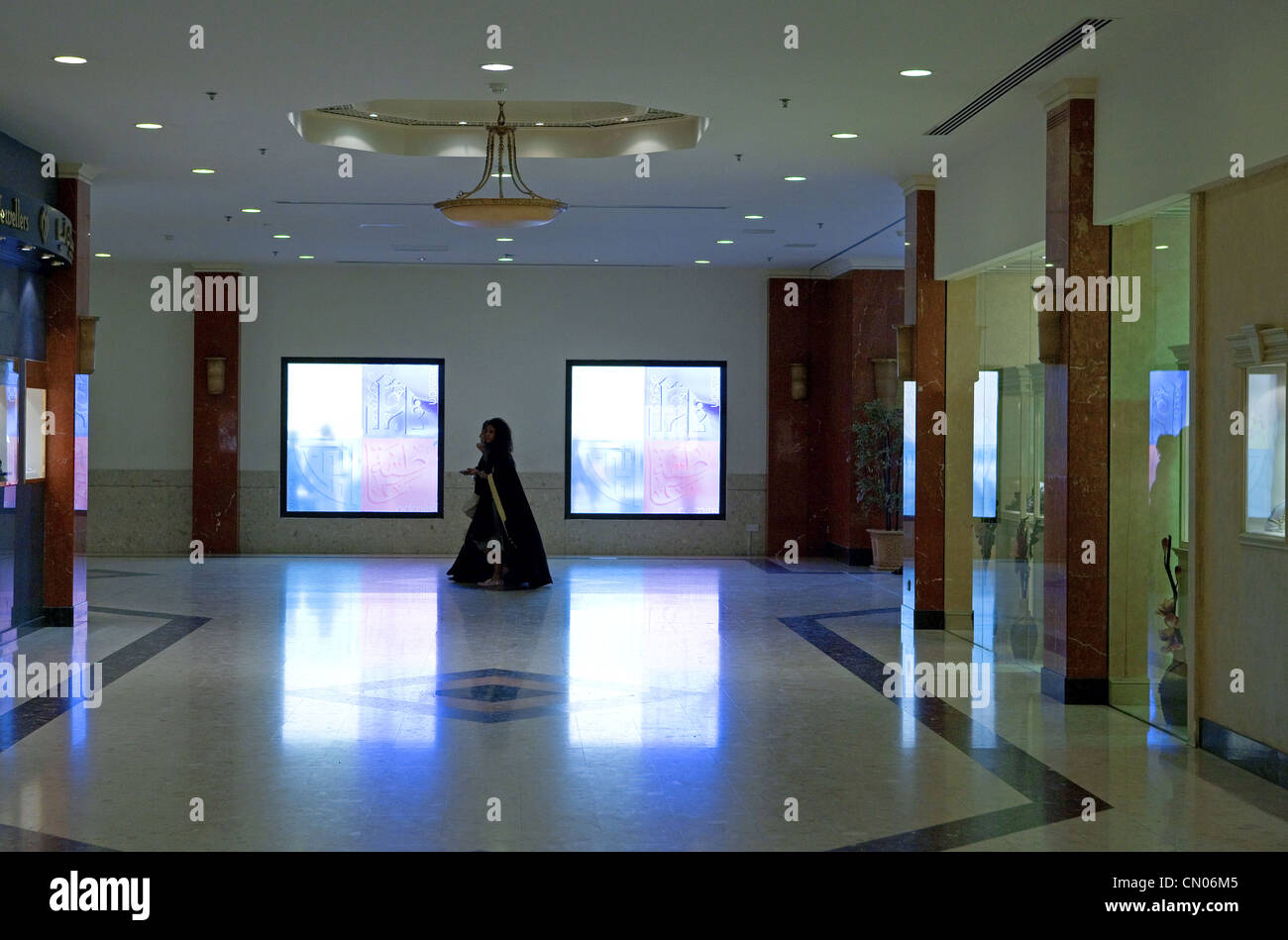 Bahrain manama local people in -Fotos und -Bildmaterial in hoher ...