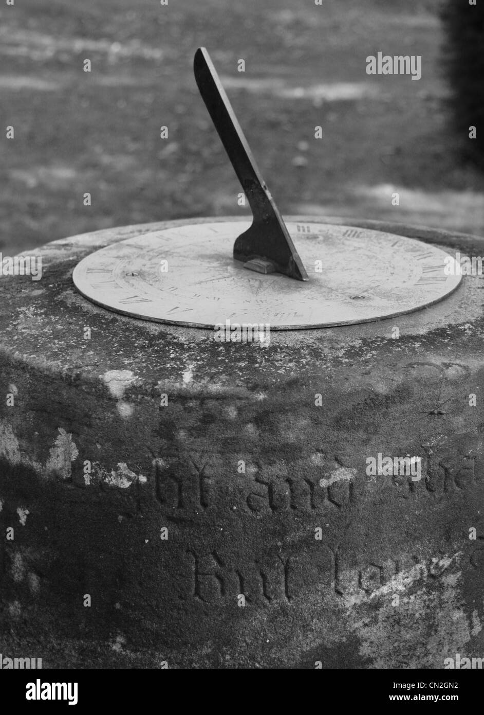 Sun dial -Fotos und -Bildmaterial in hoher Auflösung – Alamy