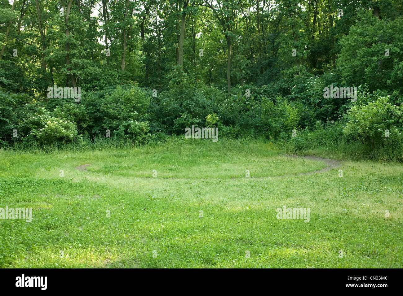 Circular pathway -Fotos und -Bildmaterial in hoher Auflösung – Alamy