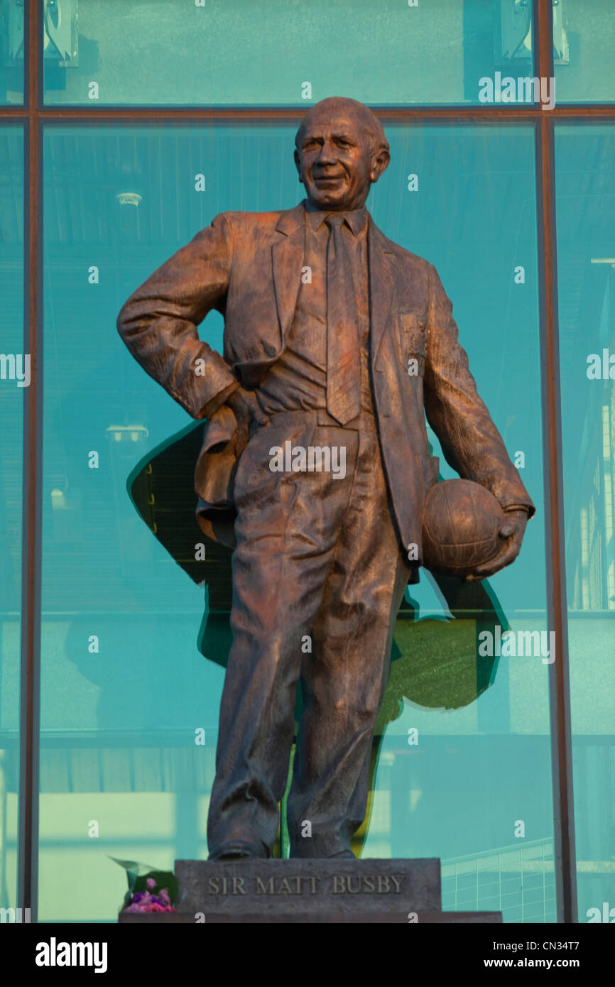 England, Lancashire, Manchester, Salford, Old Trafford Stadion, Statue ...