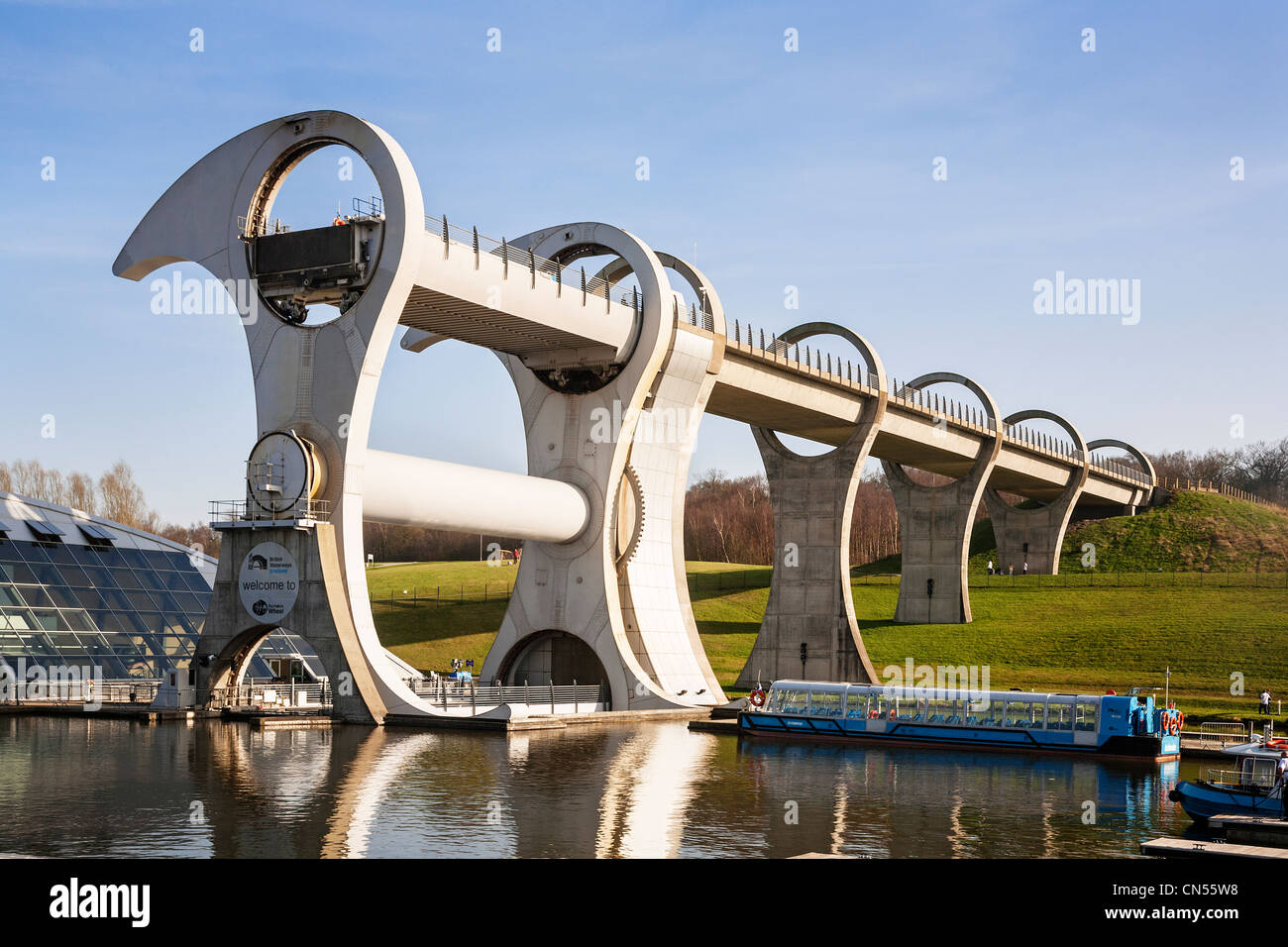 Das Falkirk Wheel-Schiffshebewerk am Union Kanal, Falkirk, Schottland ...
