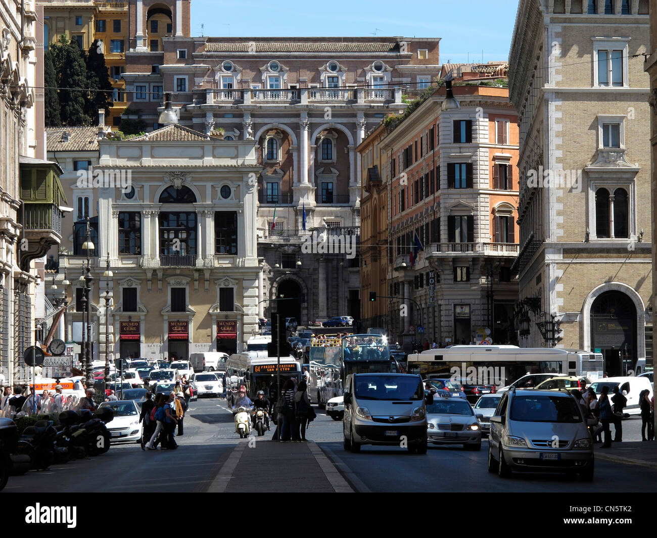 Rome traffic -Fotos und -Bildmaterial in hoher Auflösung – Alamy