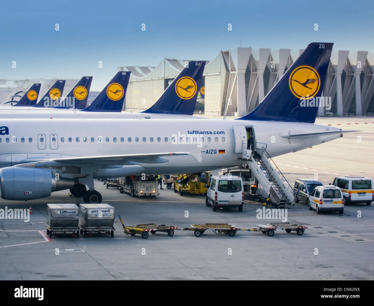 Lufthansa flugzeuge frankfurt flughafen -Fotos und -Bildmaterial in ...
