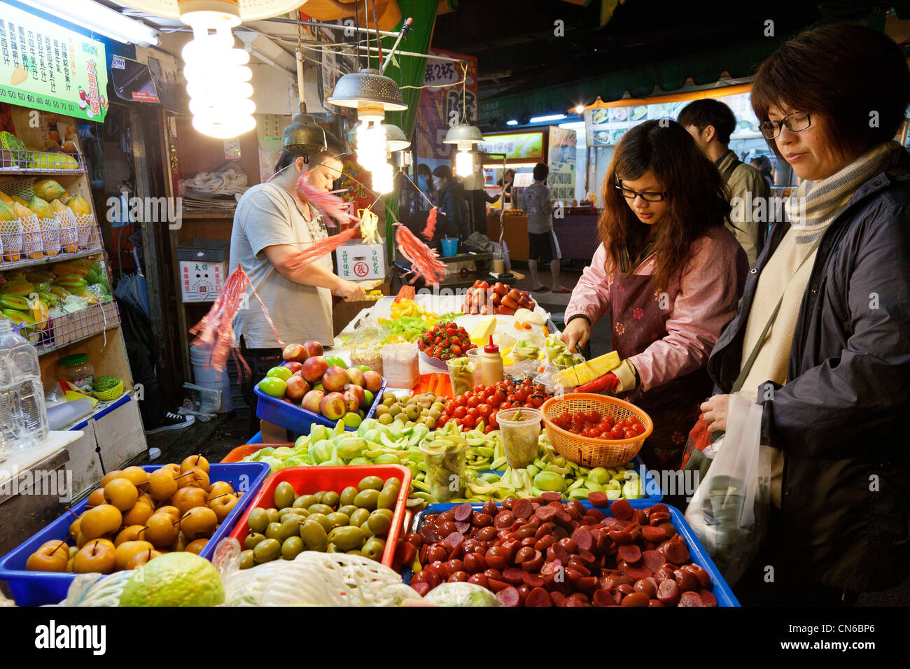 Shida night market -Fotos und -Bildmaterial in hoher Auflösung – Alamy