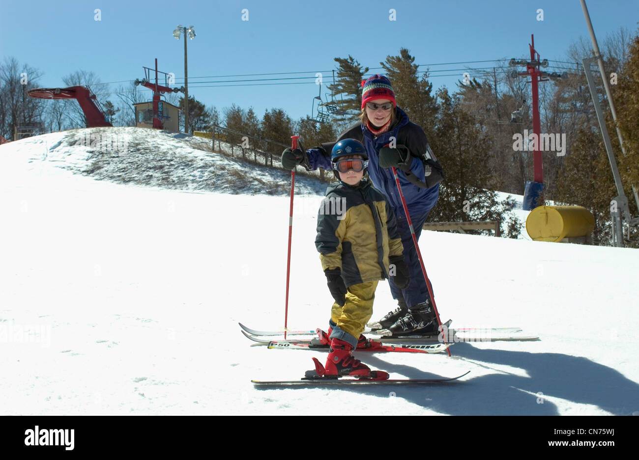 Mutter und erwachsener sohn -Fotos und -Bildmaterial in hoher Auflösung ...