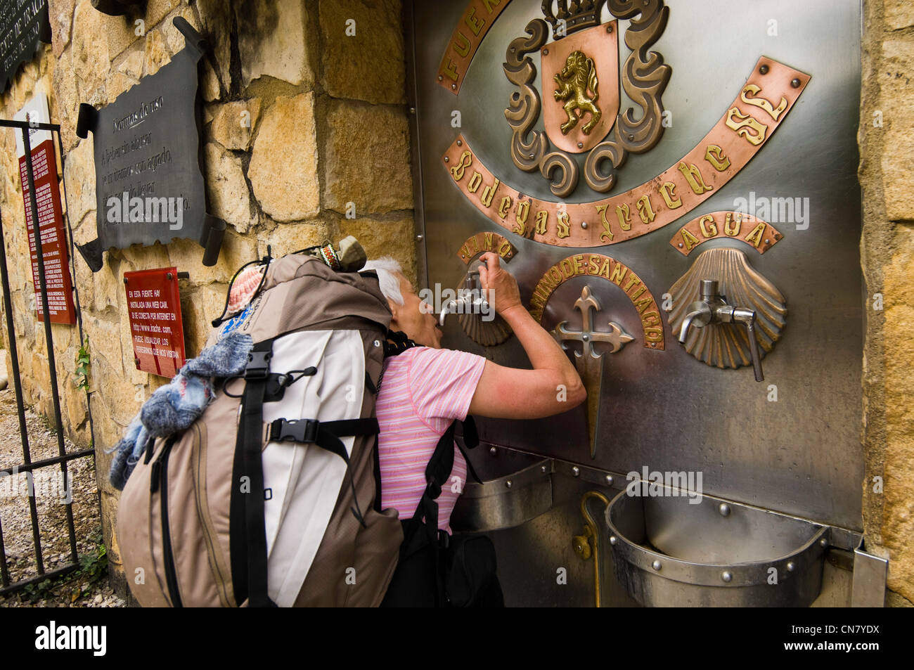 Kloster irache weinbrunnen -Fotos und -Bildmaterial in hoher Auflösung – Alamy