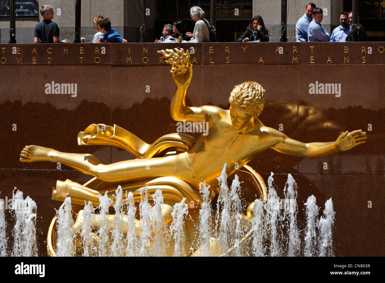 Prometheus statue paul manship -Fotos und -Bildmaterial in hoher ...