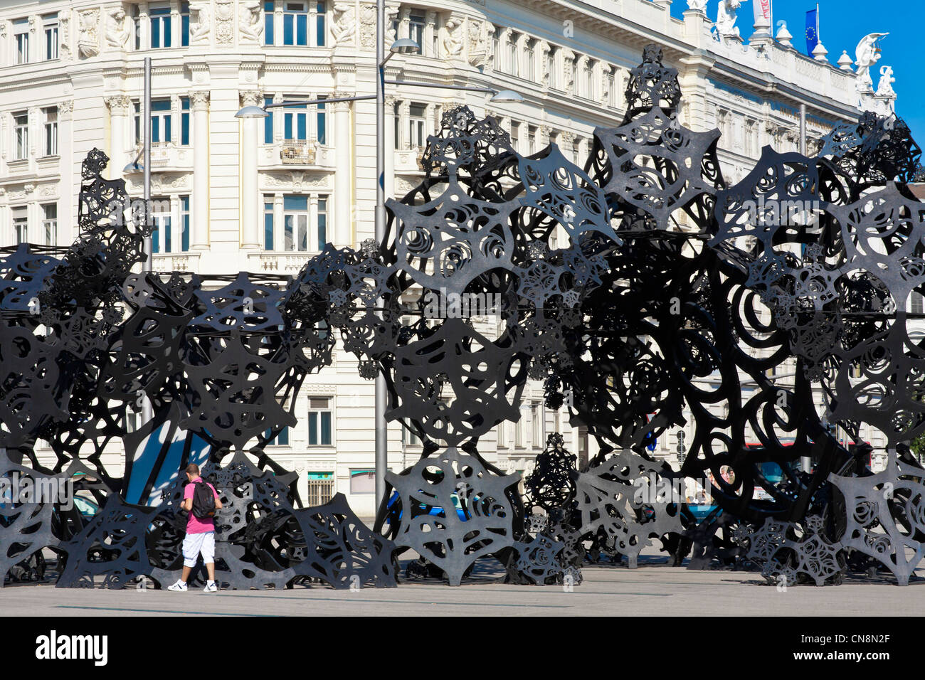 Österreich, Wien, Schwarzenbergplatz, Skulptur The Morning Line des ...