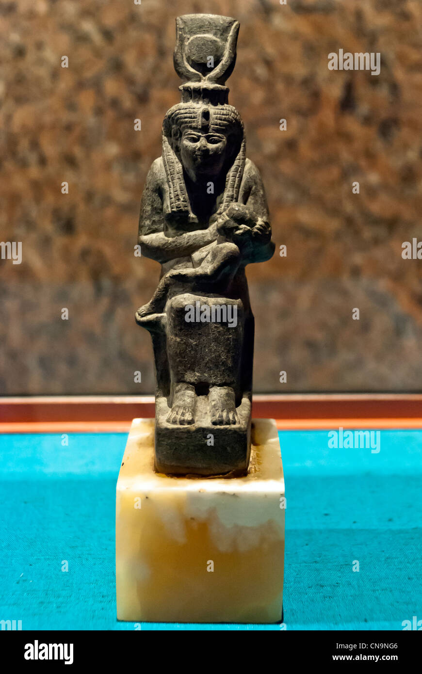 Egyptian Goddess Isis Statue Stockfotos und -bilder Kaufen - Alamy