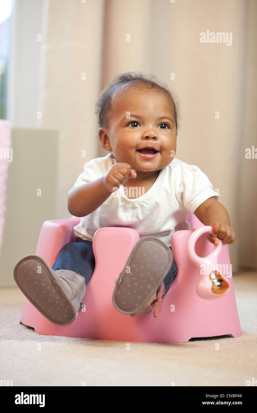 Baby Sitzt Stockfotos und -bilder Kaufen - Alamy