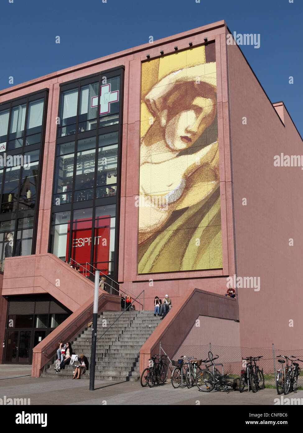 Einkaufszentrum alexa -Fotos und -Bildmaterial in hoher Auflösung – Alamy