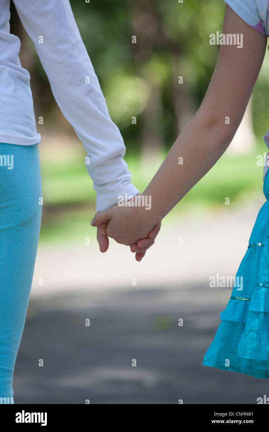 Hand unter dem rock -Fotos und -Bildmaterial in hoher Auflösung – Alamy