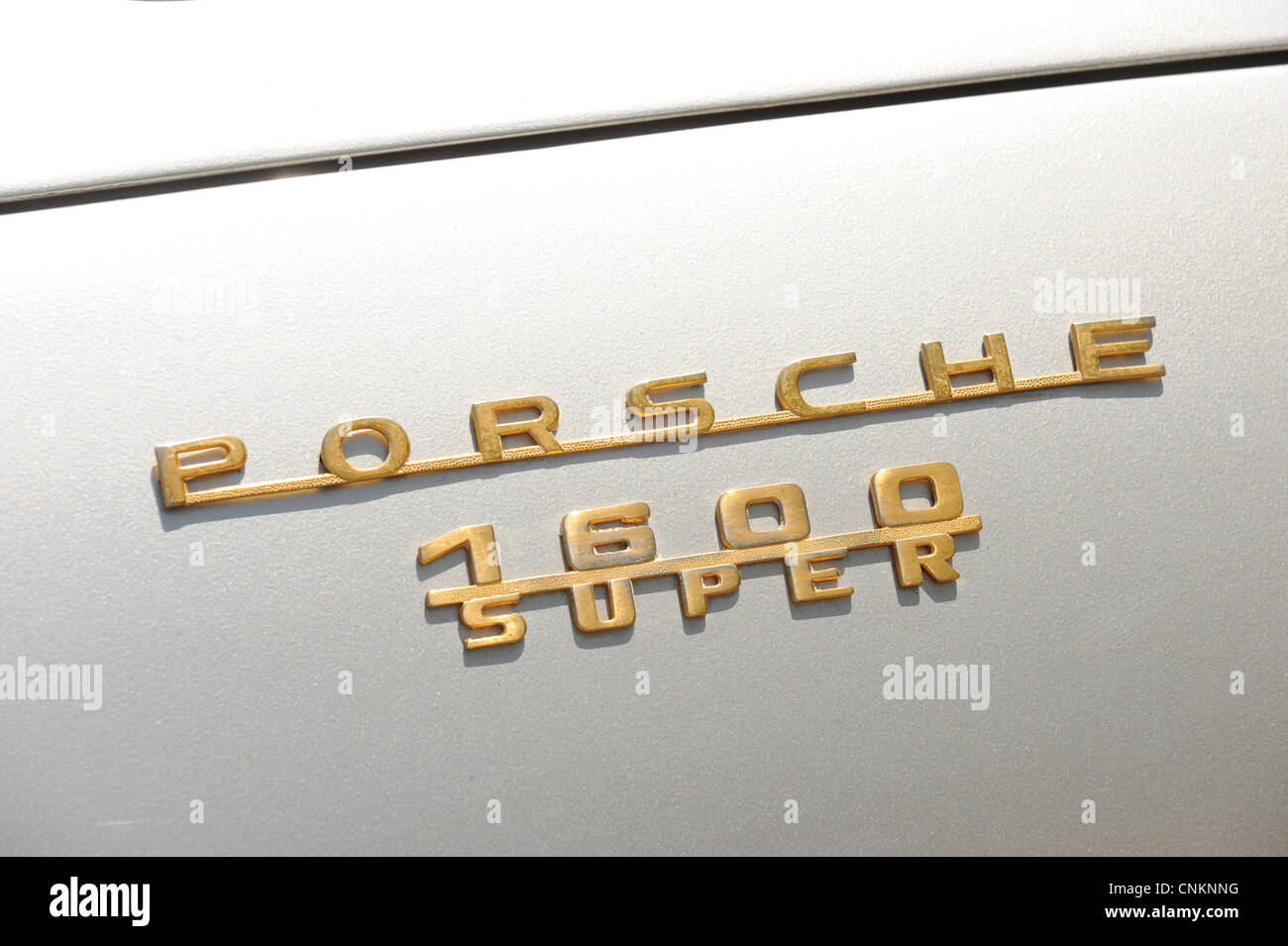 Classic porsche badge -Fotos und -Bildmaterial in hoher Auflösung – Alamy