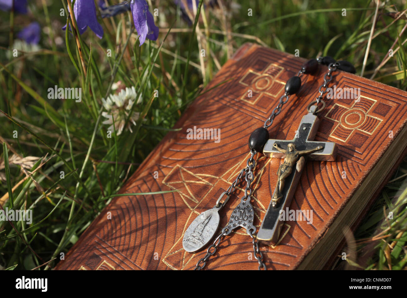 Aufwendiger rosenkranz -Fotos und -Bildmaterial in hoher Auflösung – Alamy