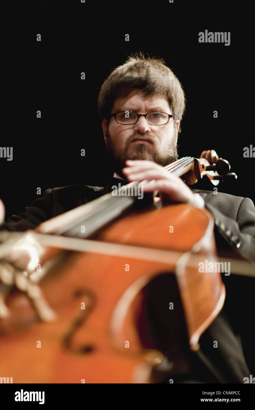 Cellisten im Orchester Stockfotografie - Alamy
